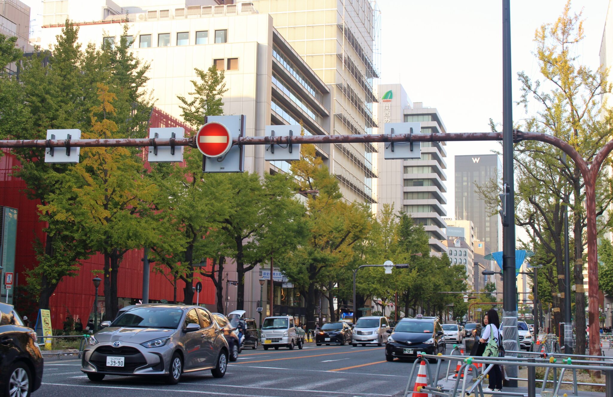 【御堂筋の紅葉】 イチョウ並木の紅葉状況 ～2023年11月2日～ - ナニワシヤウシヤ〜キタ・ミナミ〜